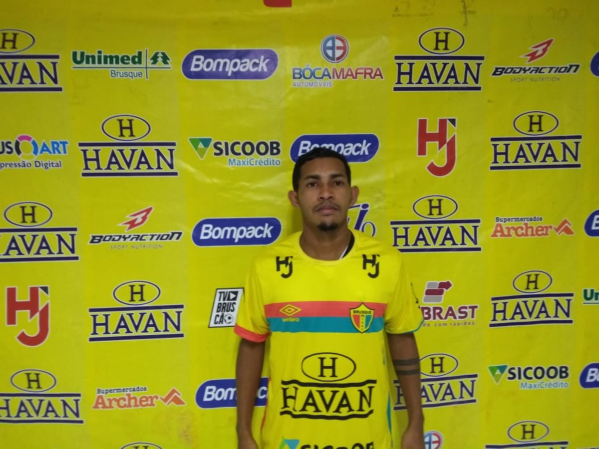 Confirmado há cinco dias, Ronan enfim é apresentado no Brusque ...