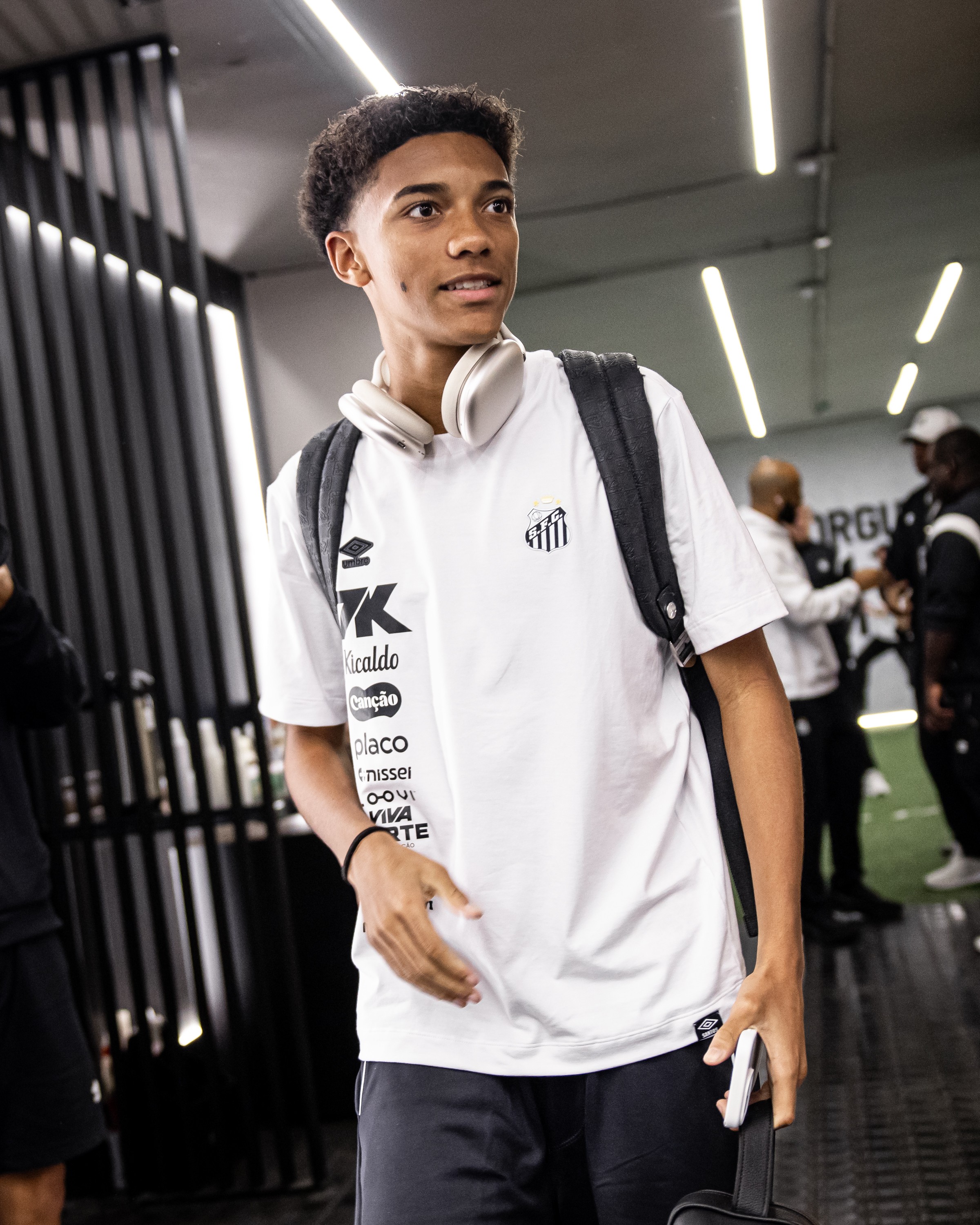 Robinho Jr. pula etapas e ganha espaço no Santos com apoio de Neymar | Ge