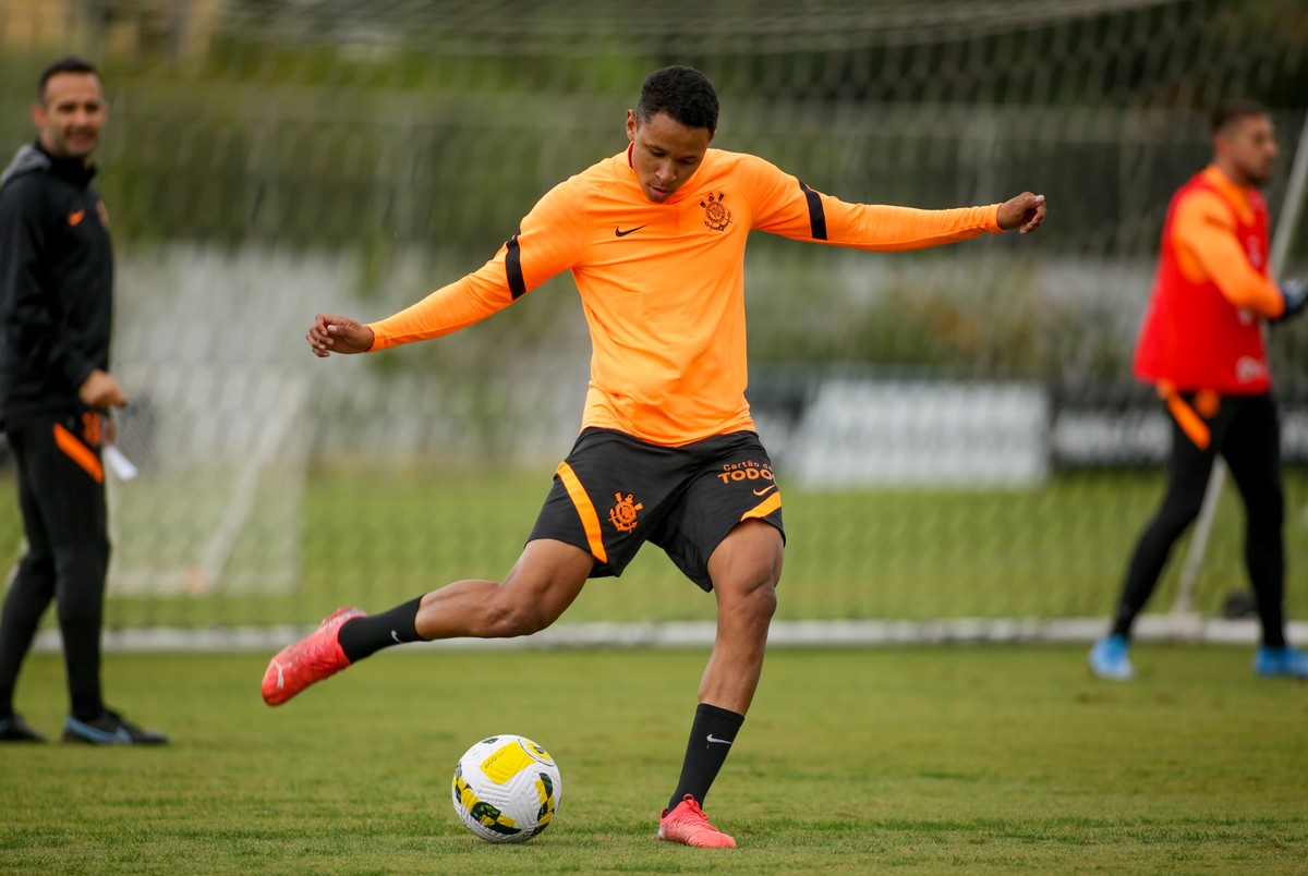 Conheça Arthur Sousa, fã de Ronaldo Fenômeno que fez quatro em vitória ...