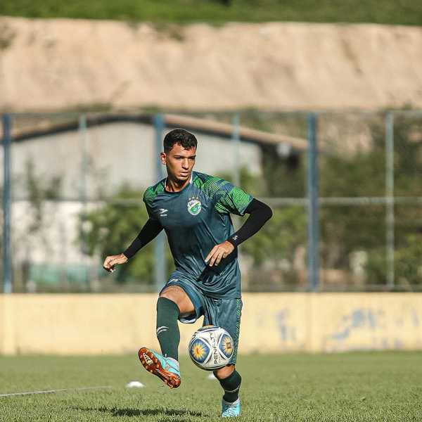 Lateral demitido no Altos expõe atrito com auxiliar: "Disse que parecia ...