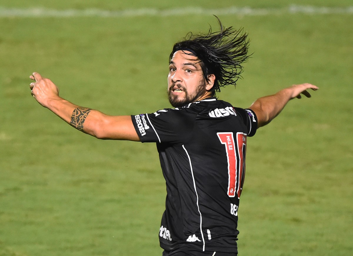 Atuações do Vasco: Henrique é expulso e atrapalha o time; Benítez tem ...