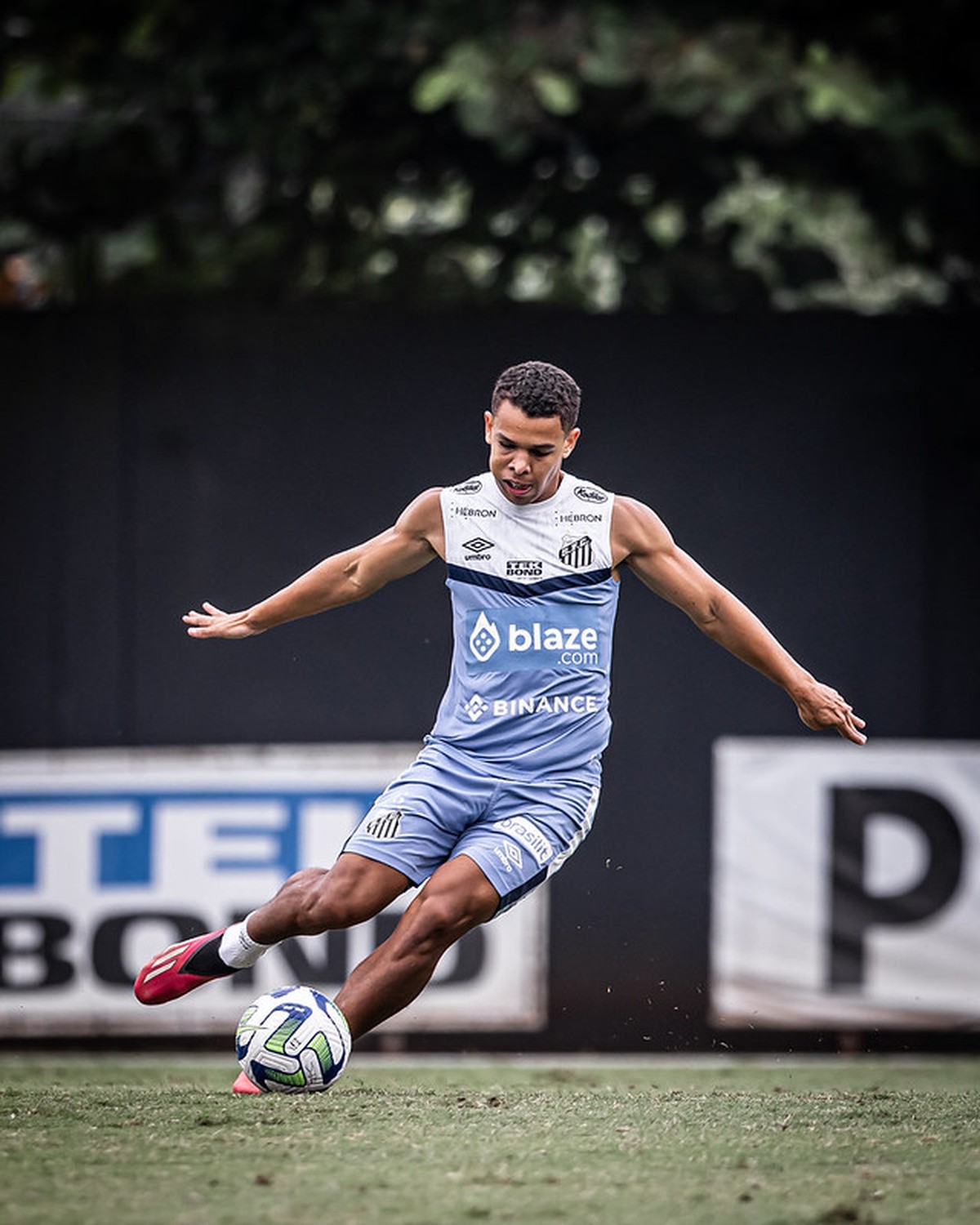 Sandry recupera espaço e tenta nova sequência no Santos | santos | ge