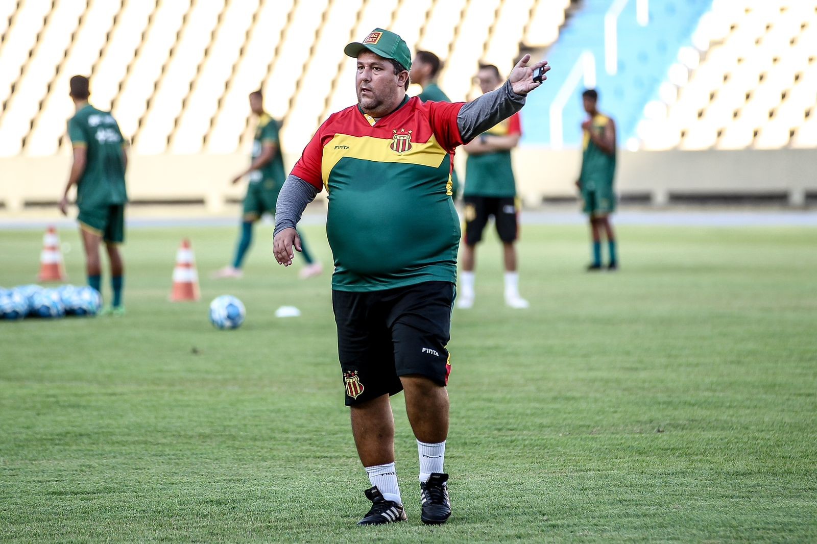 Marchiori exalta elenco do Vitória, mas aponta para mental e força da ...