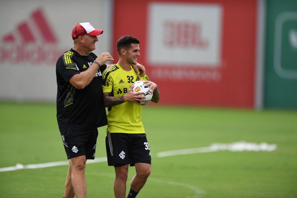 Bustos projeta Gre-Nal diferente após vitória na primeira fase e pede ...