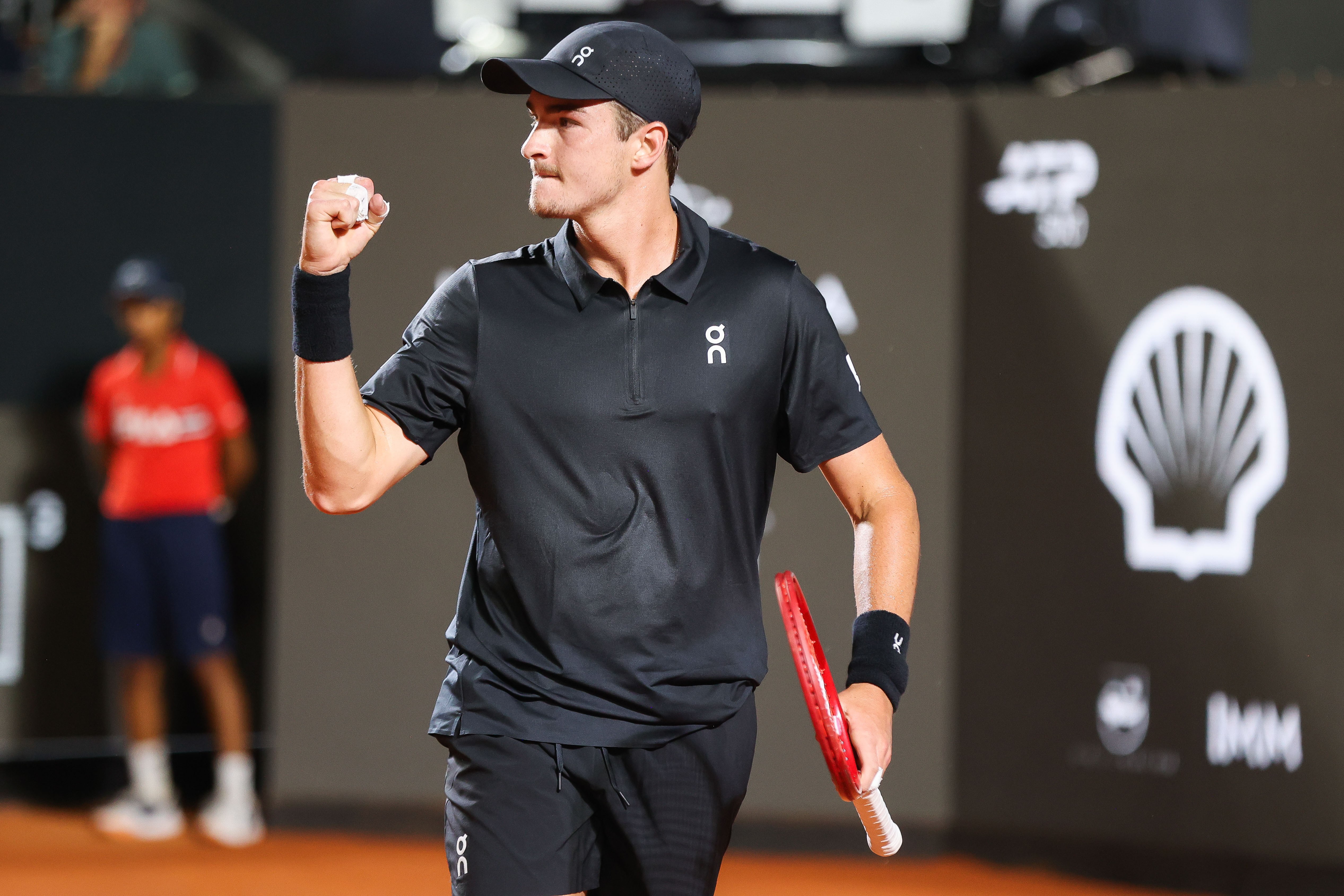 João Fonseca bate Thiago Monteiro e vai às oitavas do Rio Open | Ge