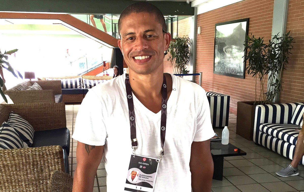 Resgate das triangulações e olhar para o ser humano: as ideias de Alex ...