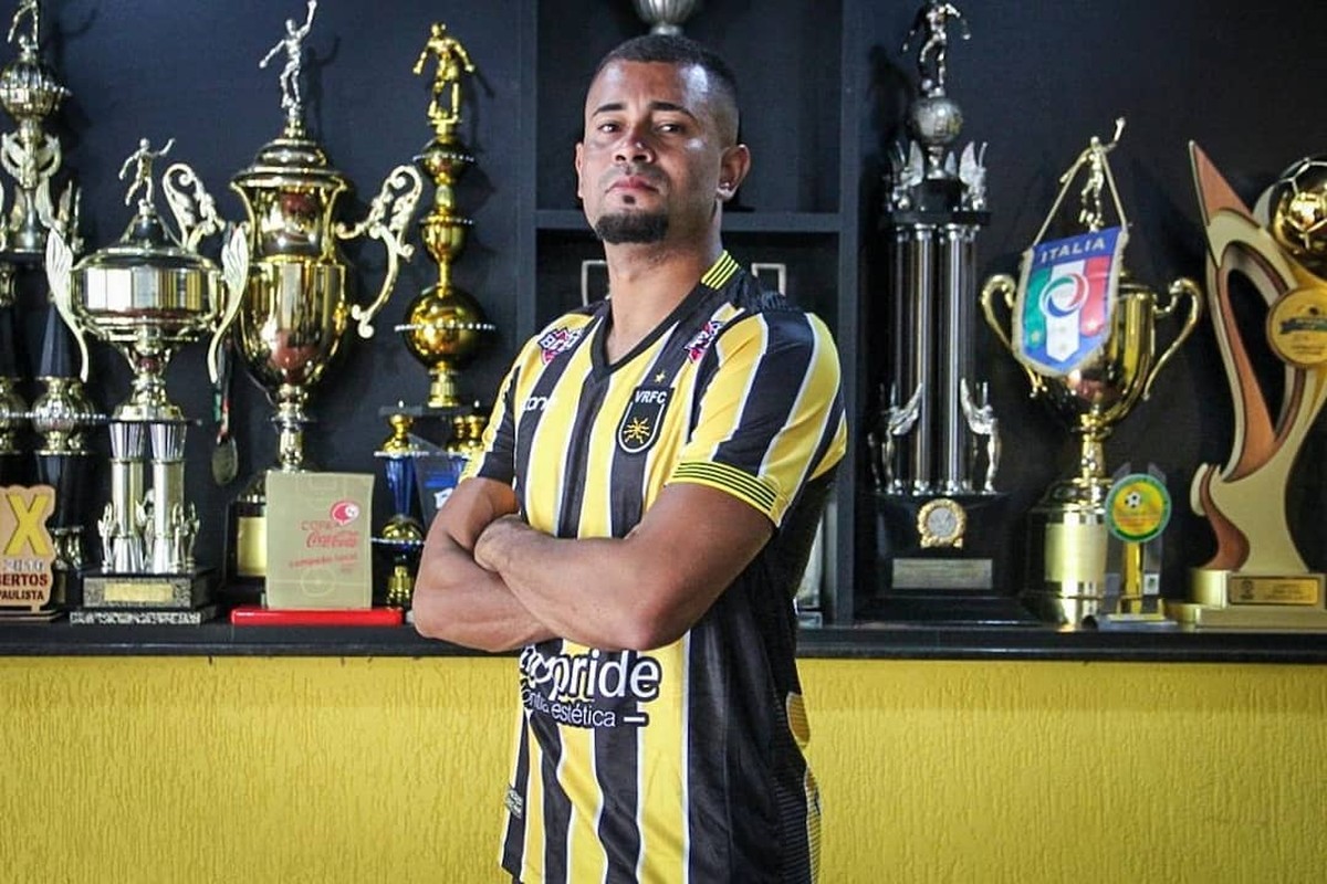 Há mais de 550 dias sem jogar, Daniel Felipe treina e está perto de ...