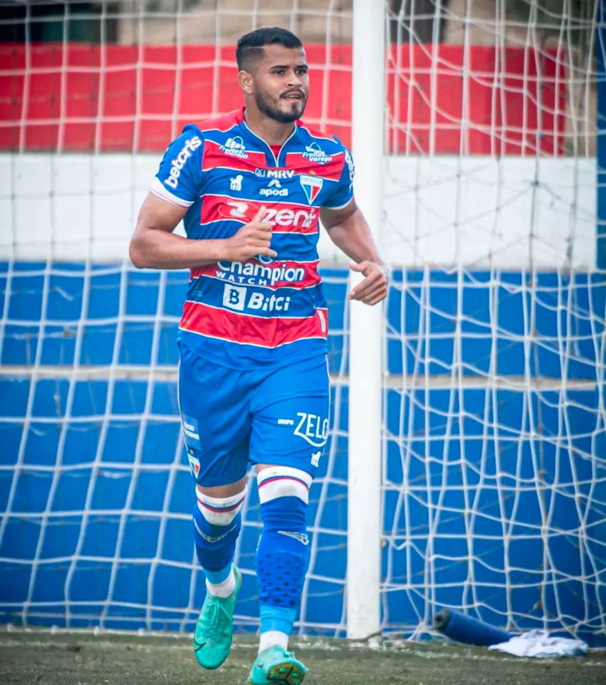 Oeirense acerta a contratação do atacante Davi Silva, ex-Fortaleza e ...