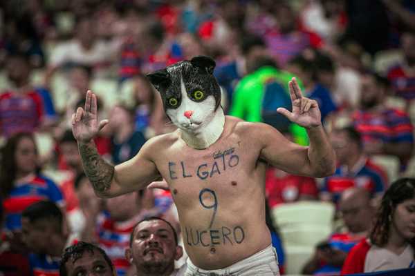 "El Gato": conheça torcedor que viralizou no Castelão homenageando ...