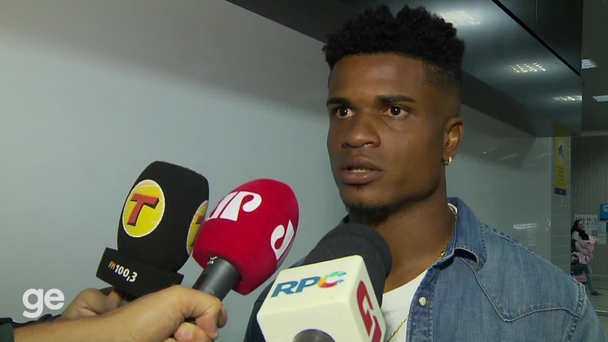 Jamerson chega para assinar contrato com o Coritiba, nega vontade de ...