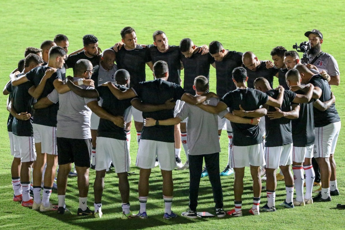 Atacantes, meias e zagueiro: Santa Cruz traça posições prioritárias ...
