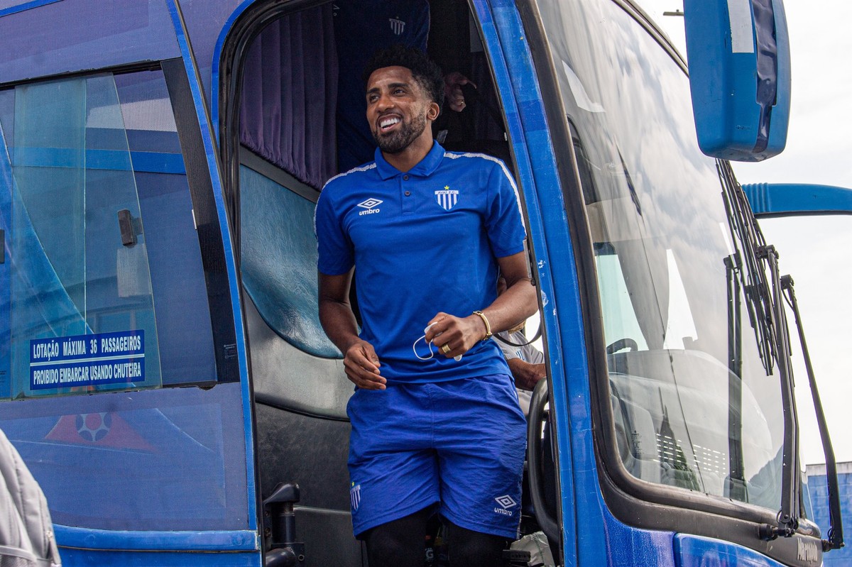 Cortez celebra titularidade no Avaí e destaca experiência em clássicos ...
