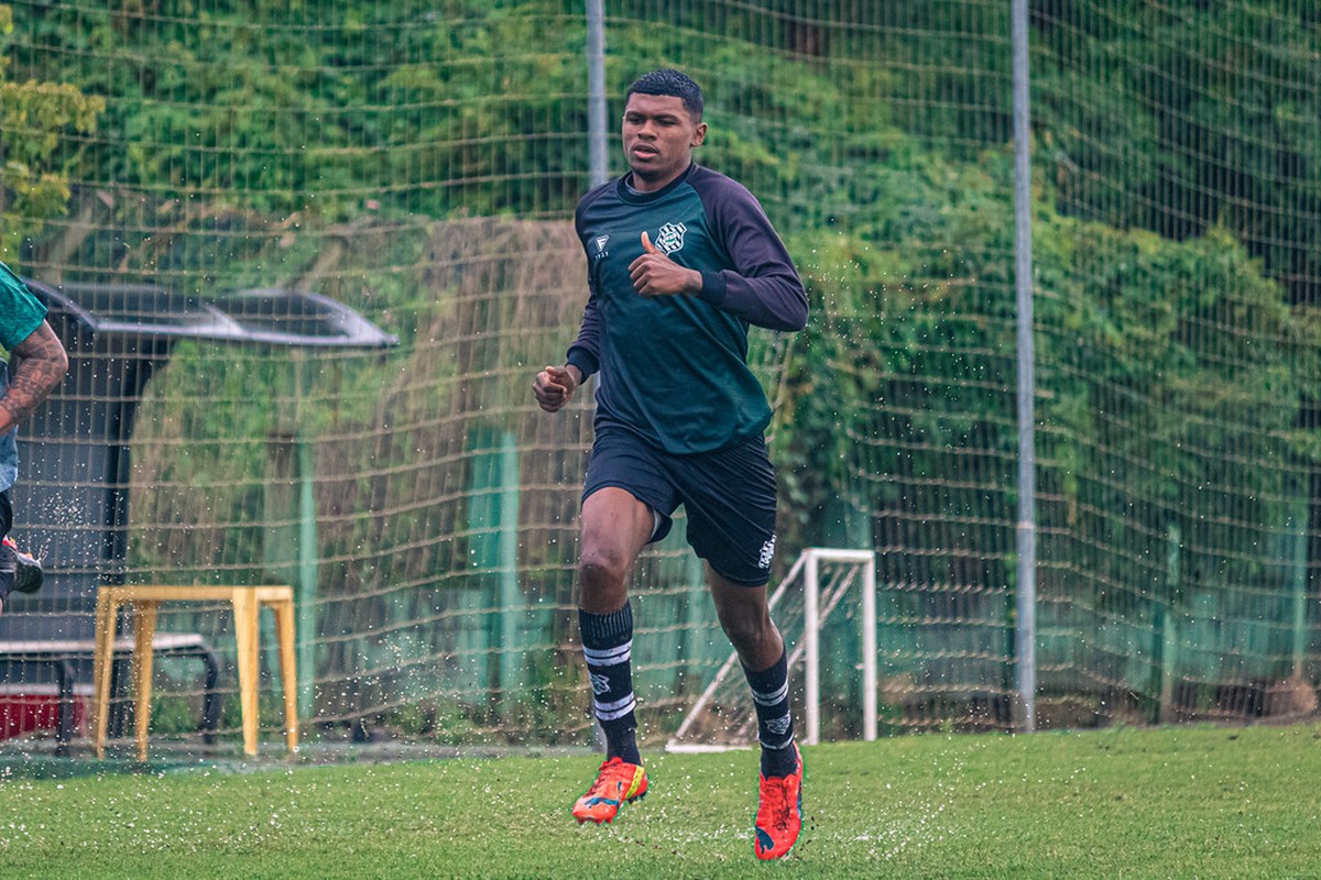 De olho no Carioca, Resende contrata o meia Khevin, com passagem pelo ...