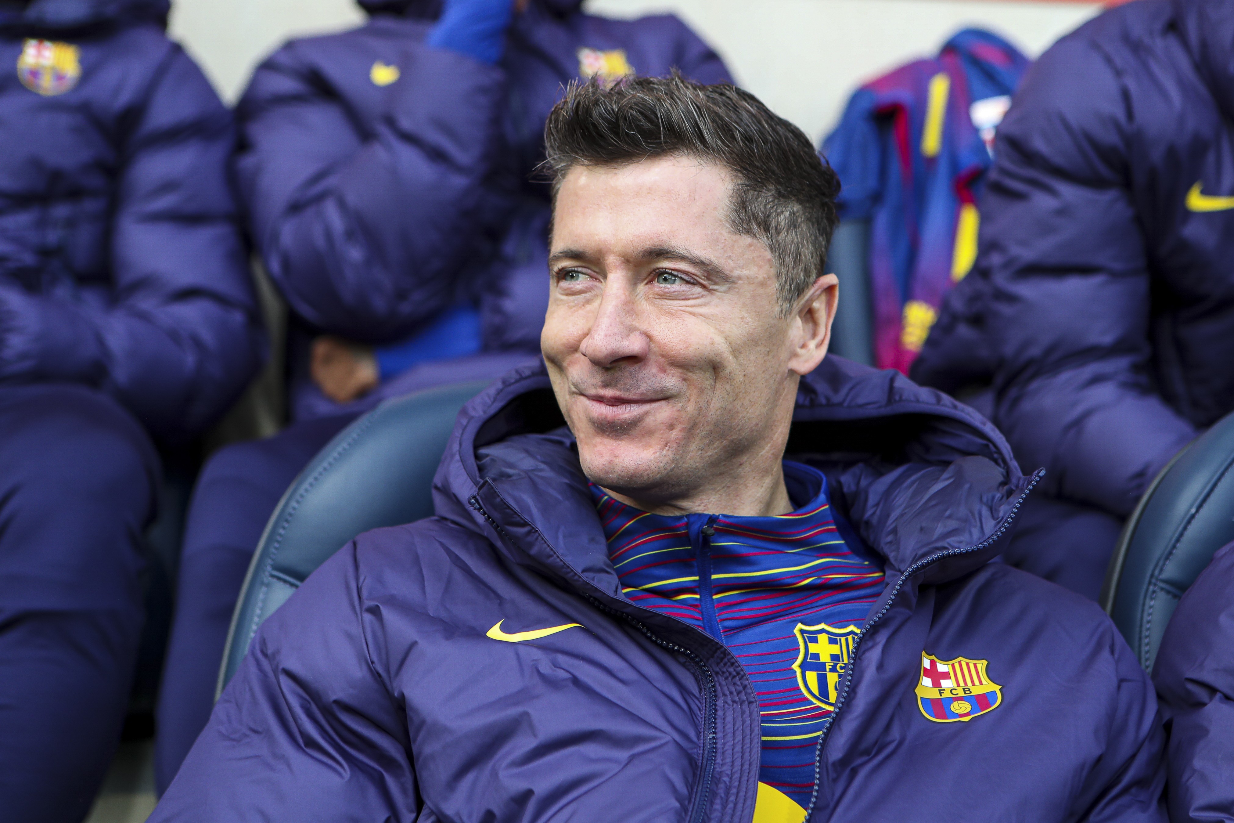 Em fim de contrato com o Barcelona, Lewandowski ainda tomará decisão ...