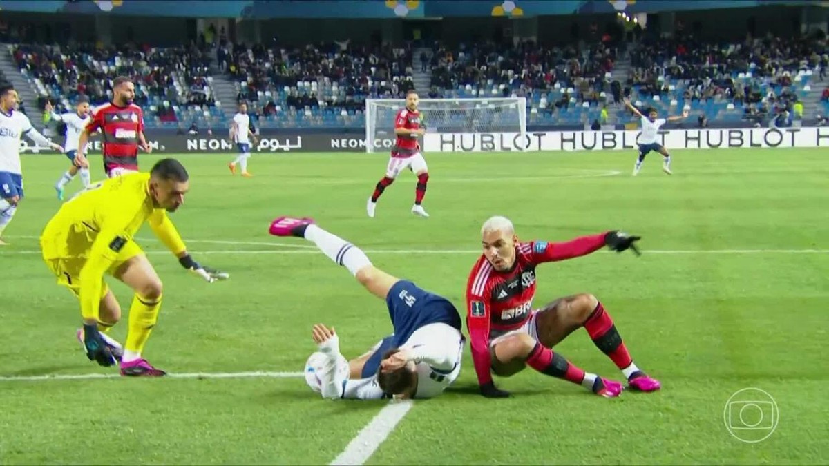 PC Oliveira concorda com pênaltis, mas vê exagero em expulsão contra o ...