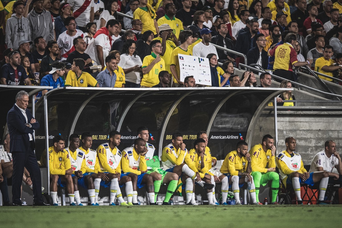 Ranking da Fifa: Brasil cai uma posição e perde segundo lugar para ...
