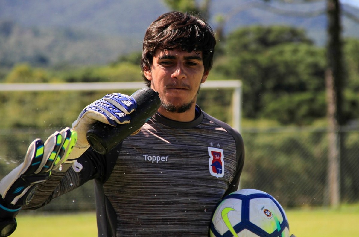 Richard chega ao Brasileirão pelo Paraná encontrando seu passado no São ...