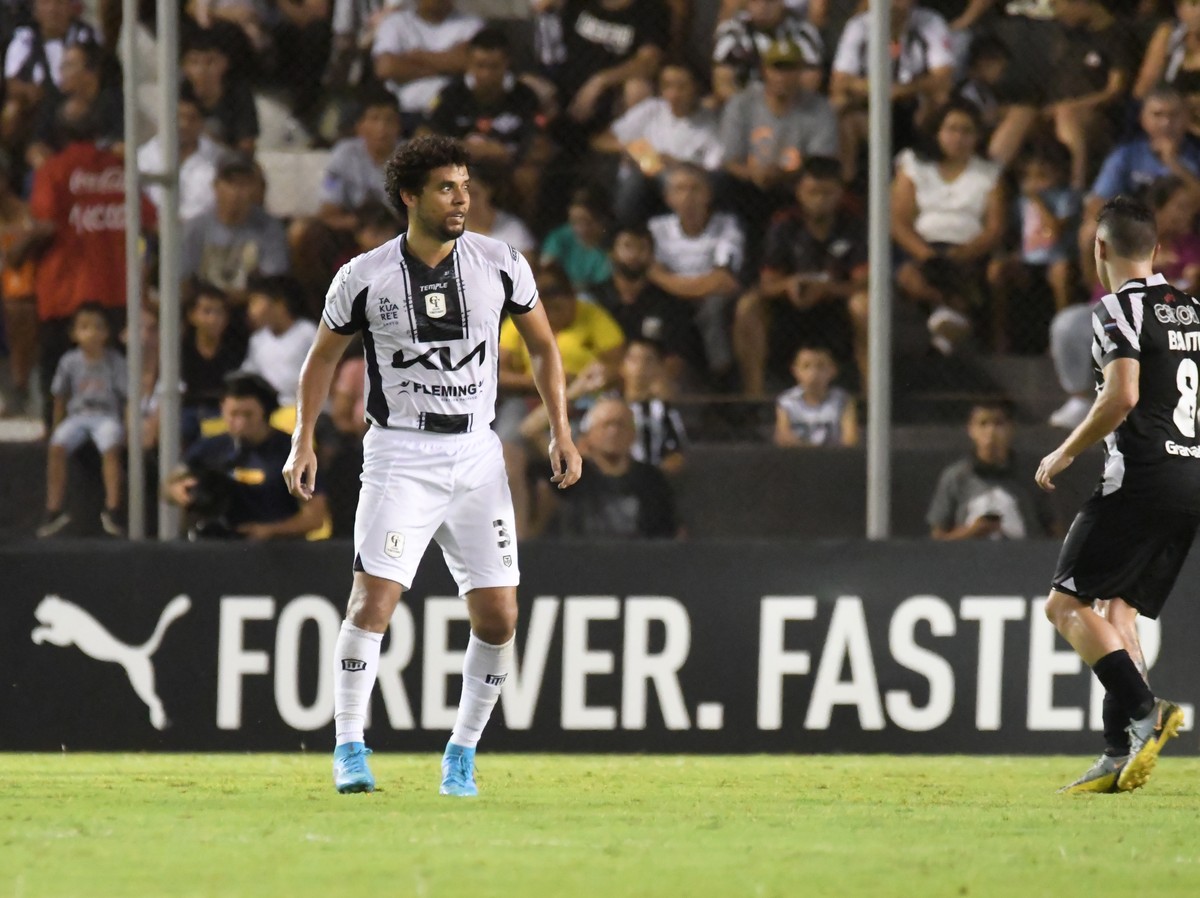 Victor Ferraz faz primeiro jogo como titular e retrata experiência de ...