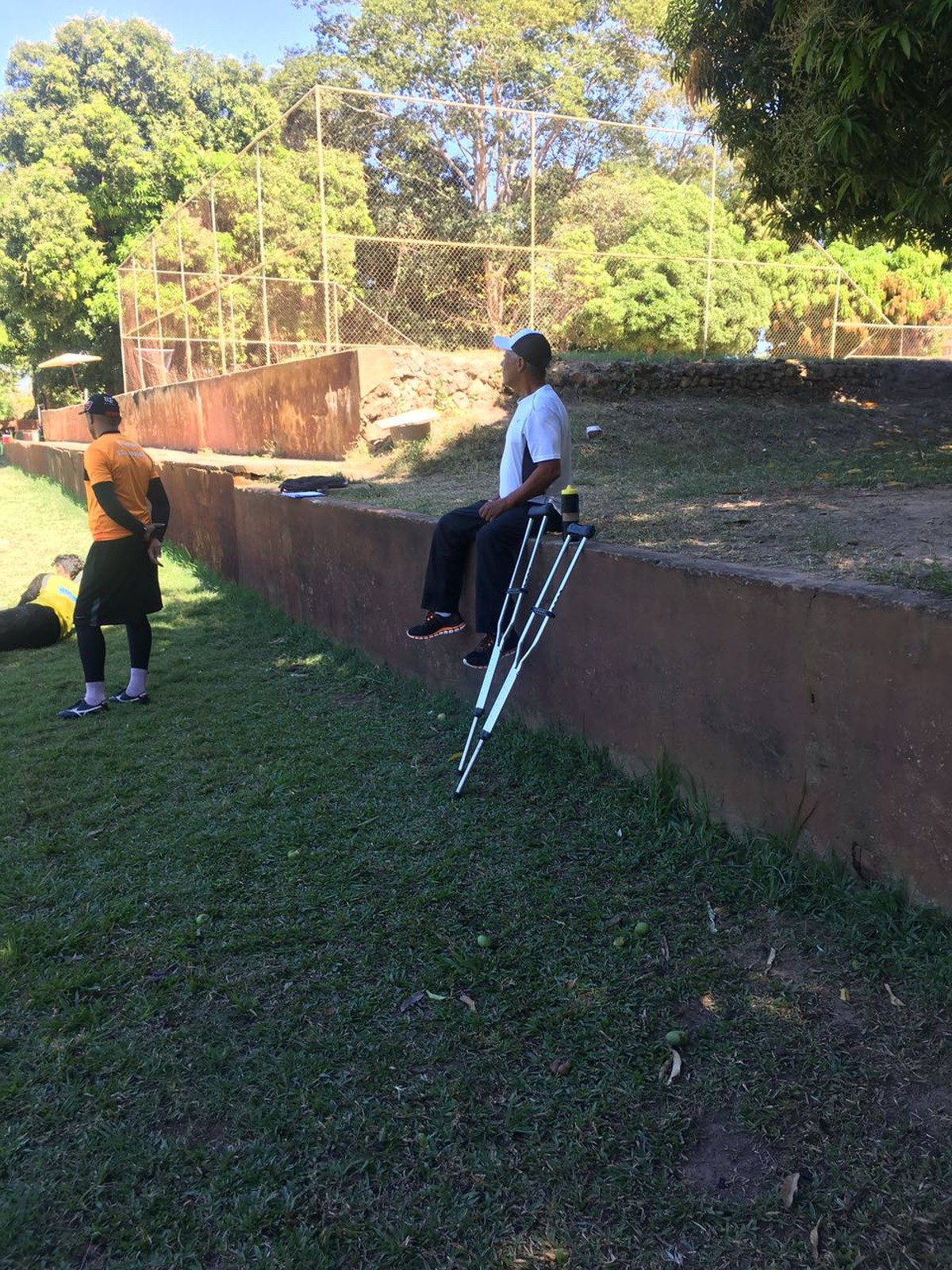 De muletas, Lancuna se apresenta ao Fla-PI e conta com ajuda de ...