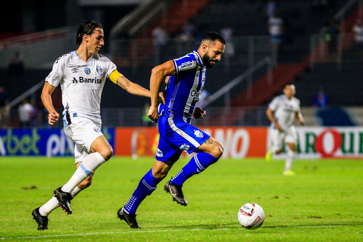 Sidiclei diz que Rodrigo Rodrigues deve ficar no CSA, e Lucas Barcelos ...