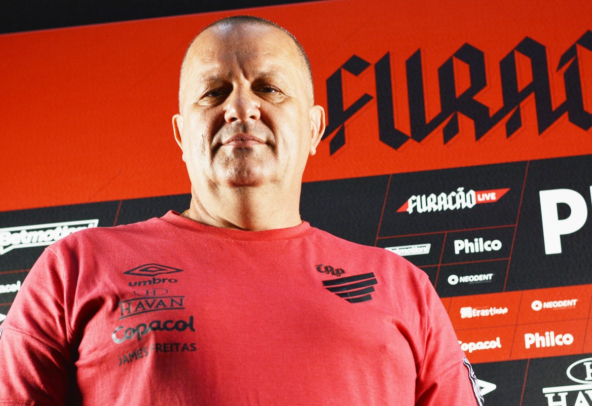 Athletico anuncia James Freitas como técnico do time de aspirantes para ...