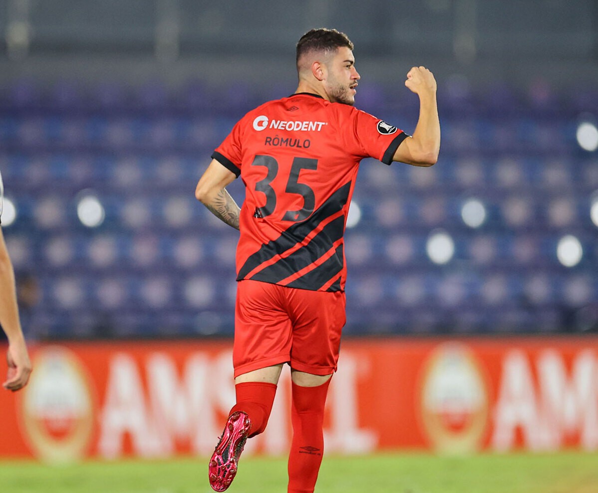 Rômulo desfalca o Athletico no clássico contra o Coritiba e na Copa do ...