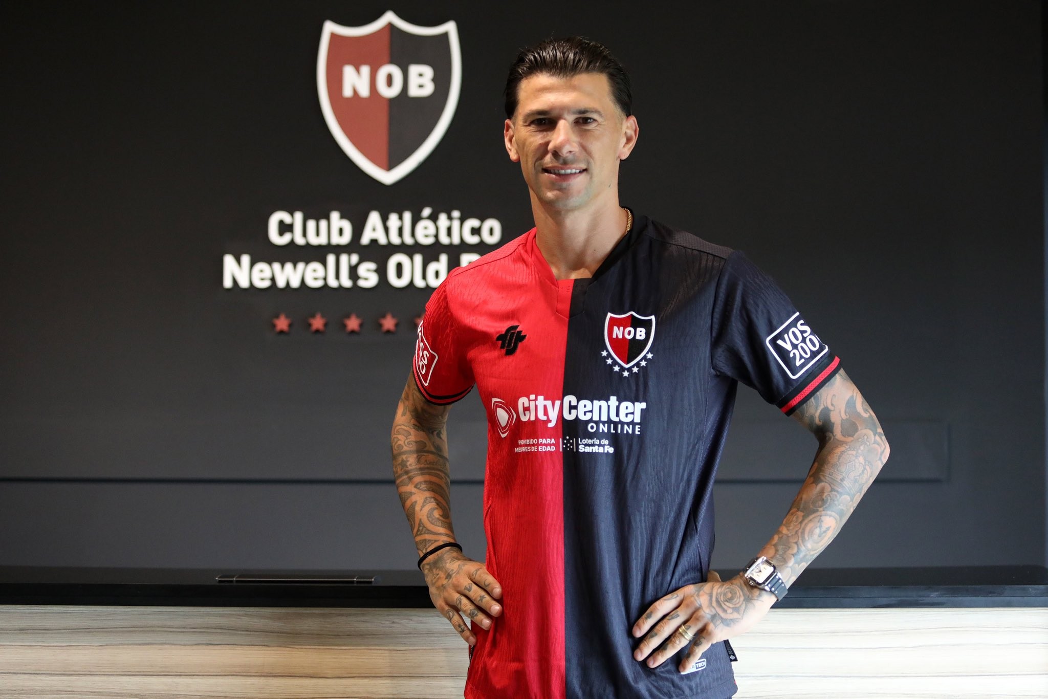 Cuesta, ex-Botafogo e Inter, é anunciado pelo Newell's Old Boys