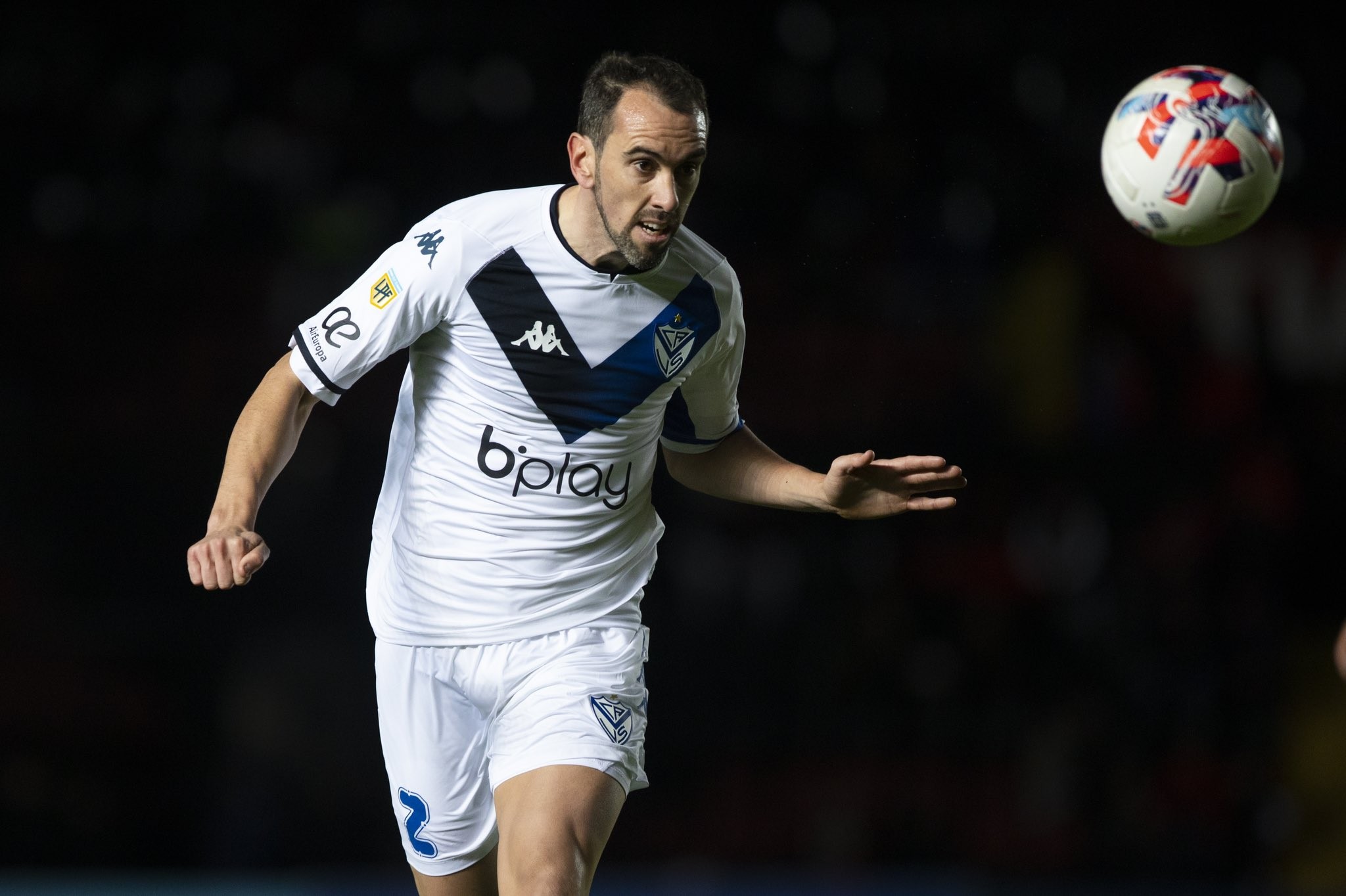 Godín estreia como titular, mas Vélez perde de virada para o Colón no ...