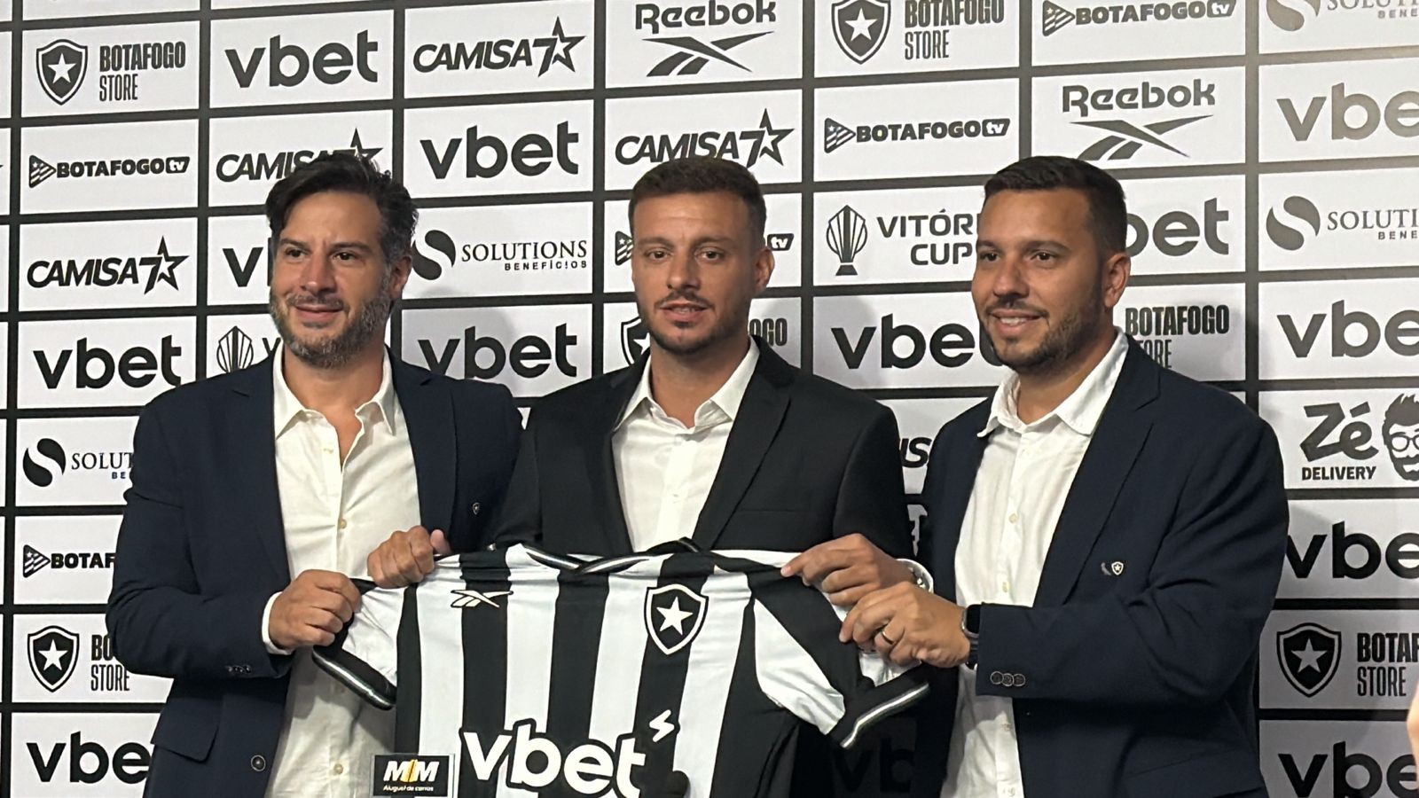 Anselmi é apresentado pelo Botafogo | Ge