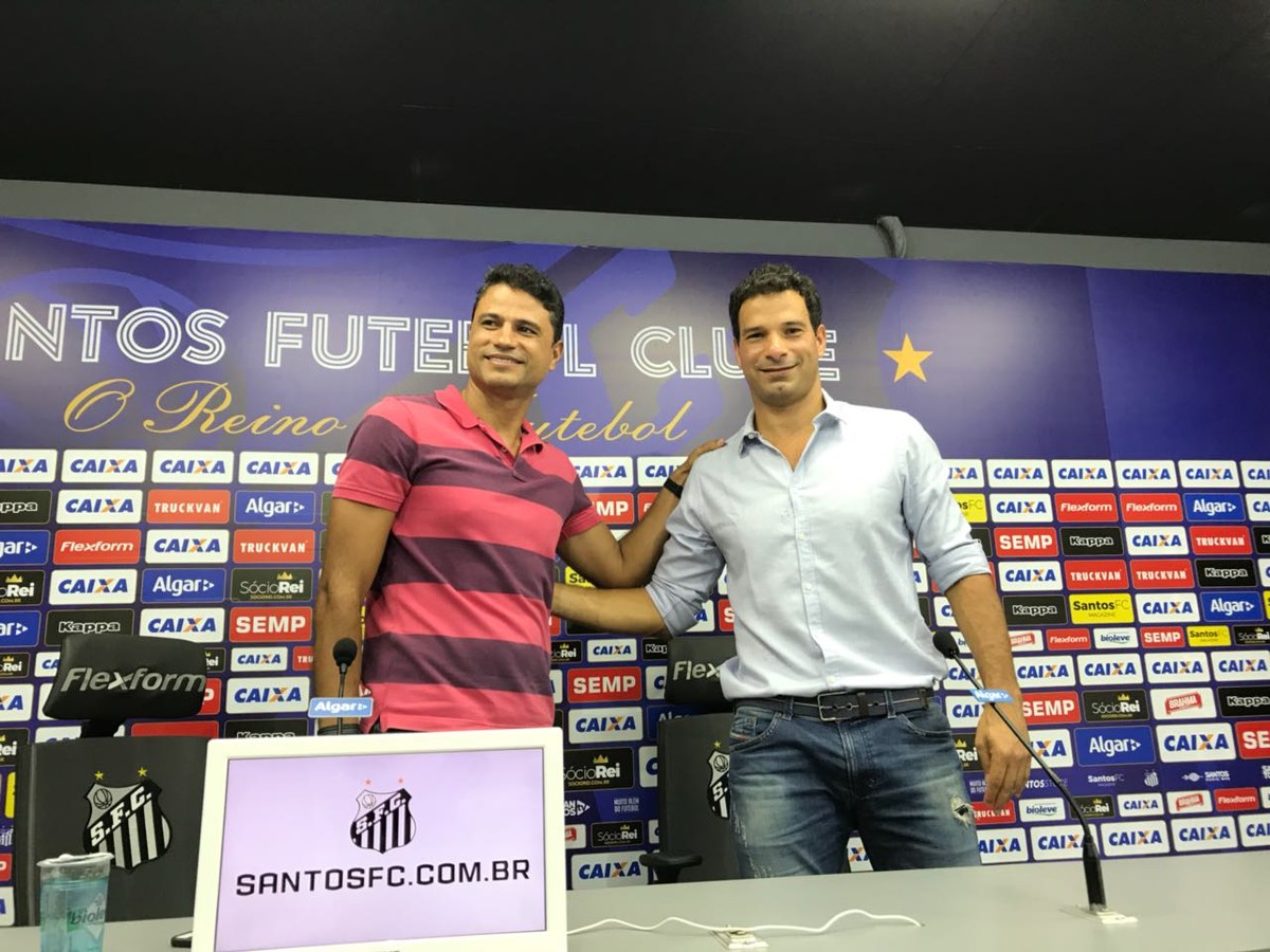 William Machado é apresentado como gerente de futebol do Santos ...