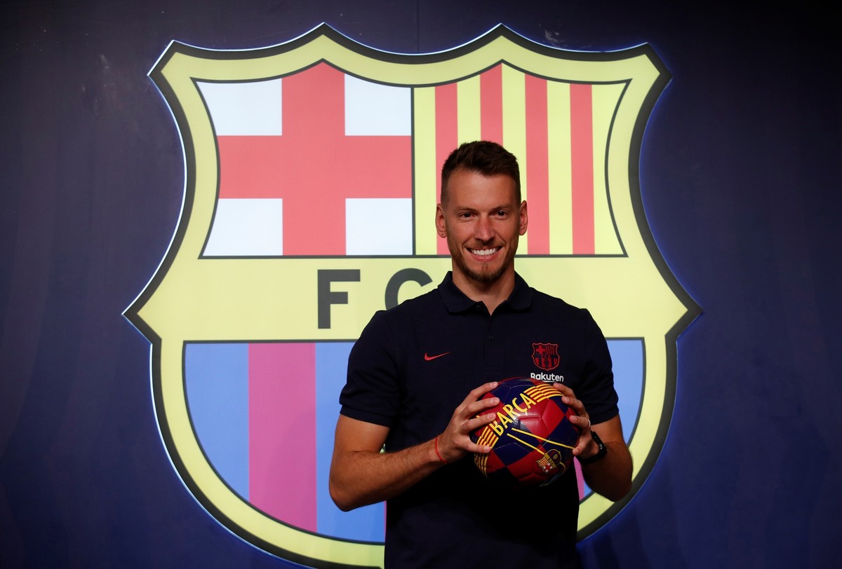 Segundo goleiro brasuca da história do Barcelona, Neto não esconde ...