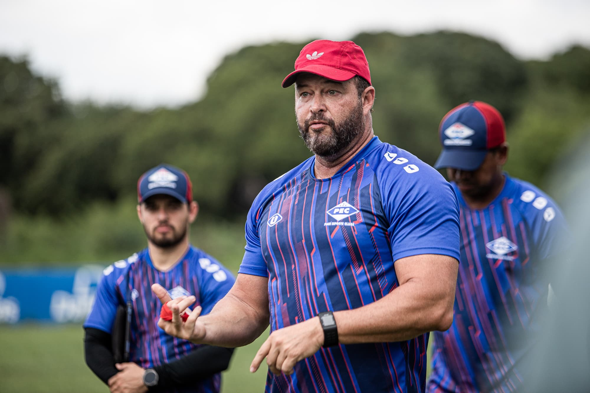 Roberto Fernandes faz postagem após sua saída do Piauí: "Sem esquecer que é pra frente que se ...