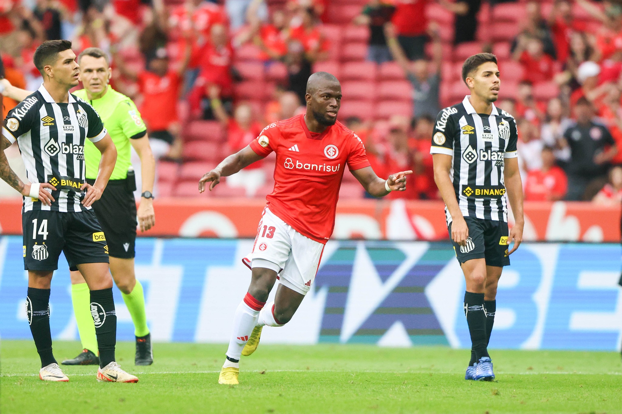 Ex-pior ataque do Brasileirão, Inter se redime e marca um terço dos ...