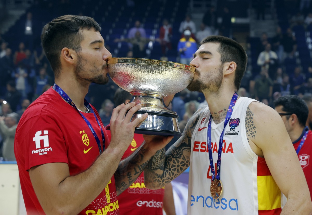 Astro de filme com Adam Sandler brilha, e Espanha conquista Eurobasket ...