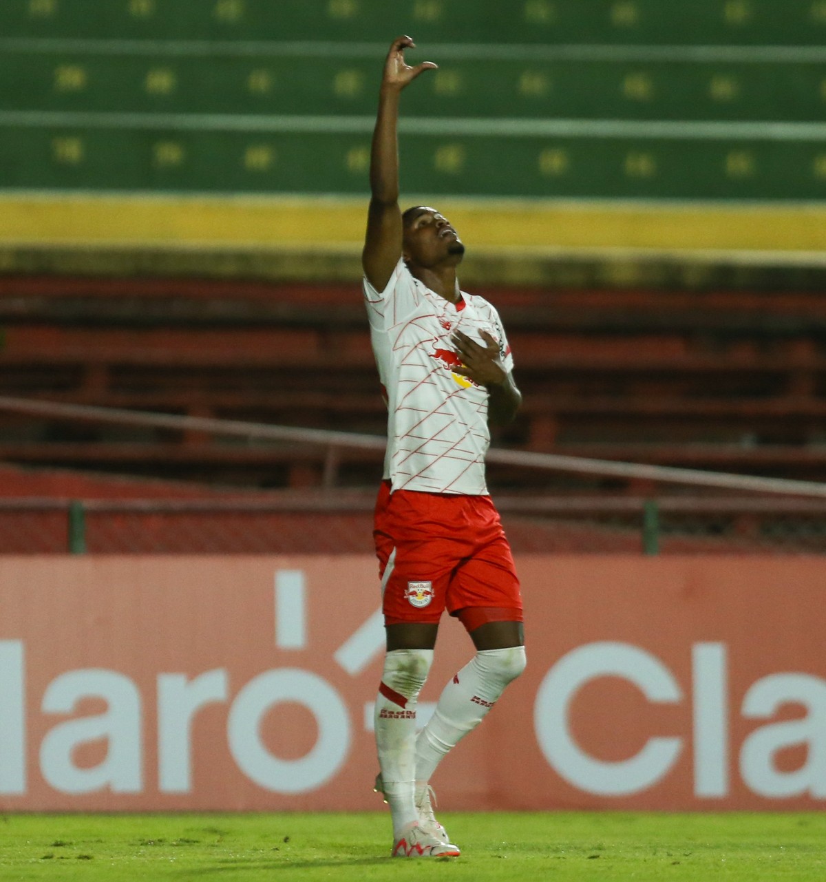 "Isso motiva demais", destaca Nathan após gol em primeiro jogo como ...