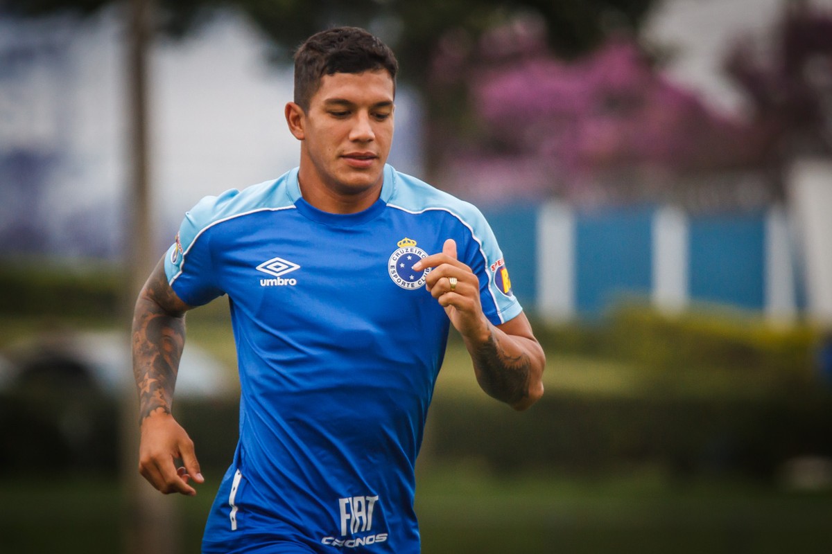 Sem lateral-direito disponível, Romero surge novamente como alternativa ...