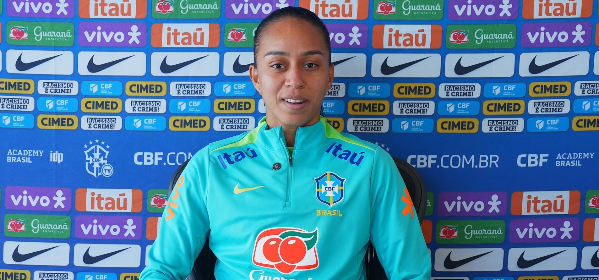 Camisa 9 do Brasil, Adriana comenta adaptação ao futebol saudita