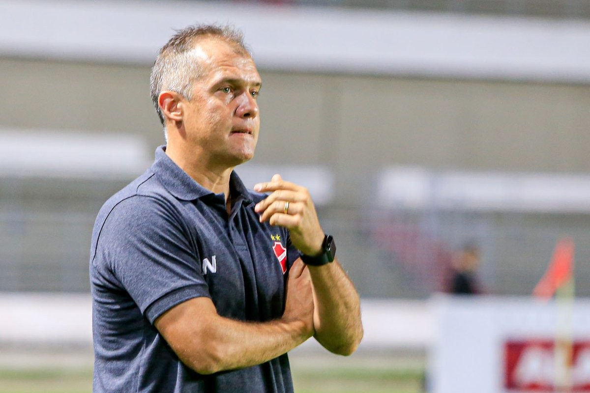 CSA age rápido e anuncia Eduardo Baptista como novo técnico para ...