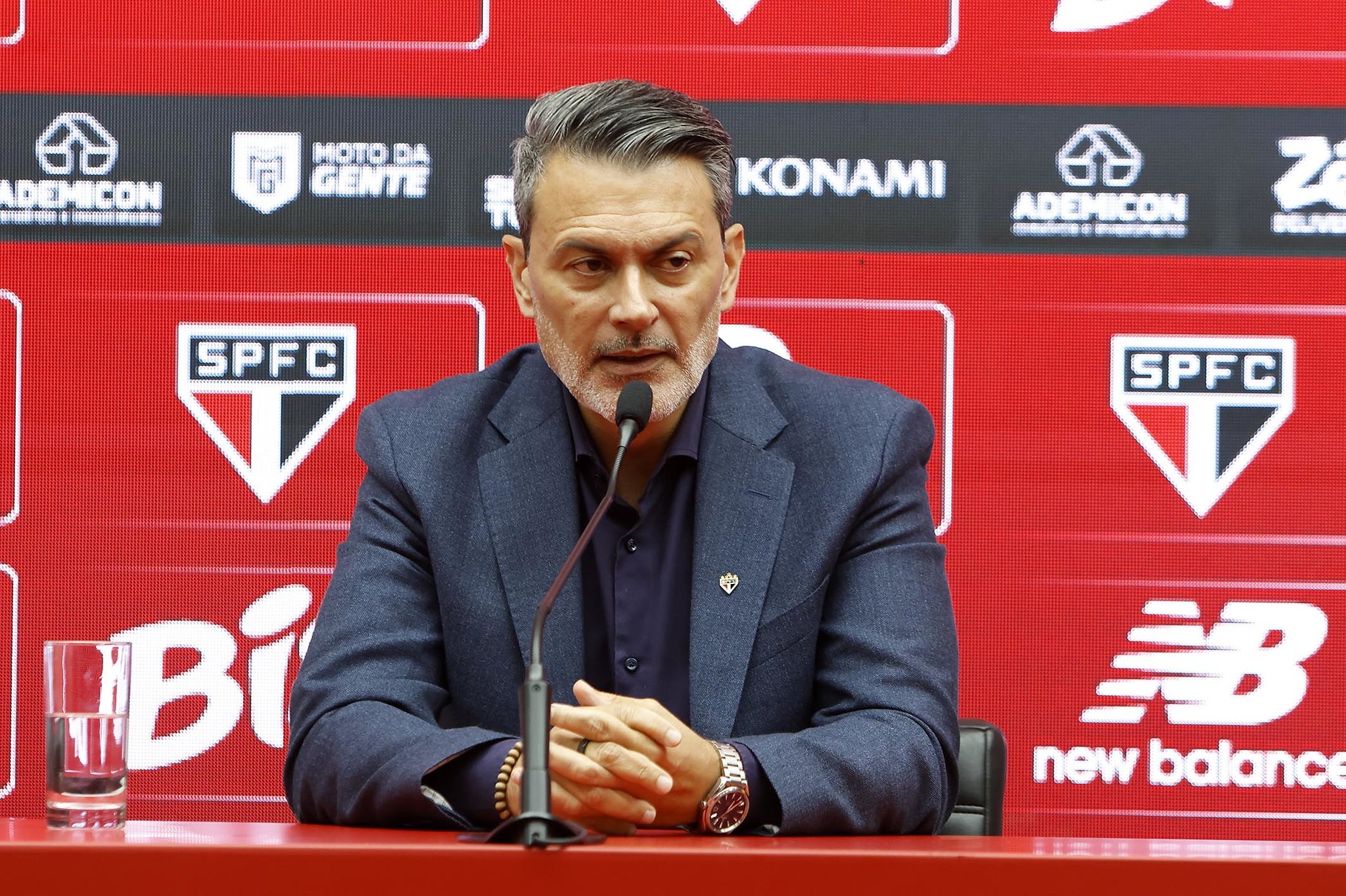 Organizada exige demissão de Rui Costa e cobra elenco do São Paulo | Ge