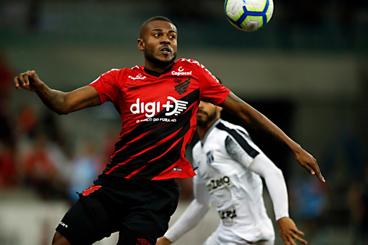 Perto de sair, Marcelo Cirino evolui no Athletico e agrada Tiago Nunes ...