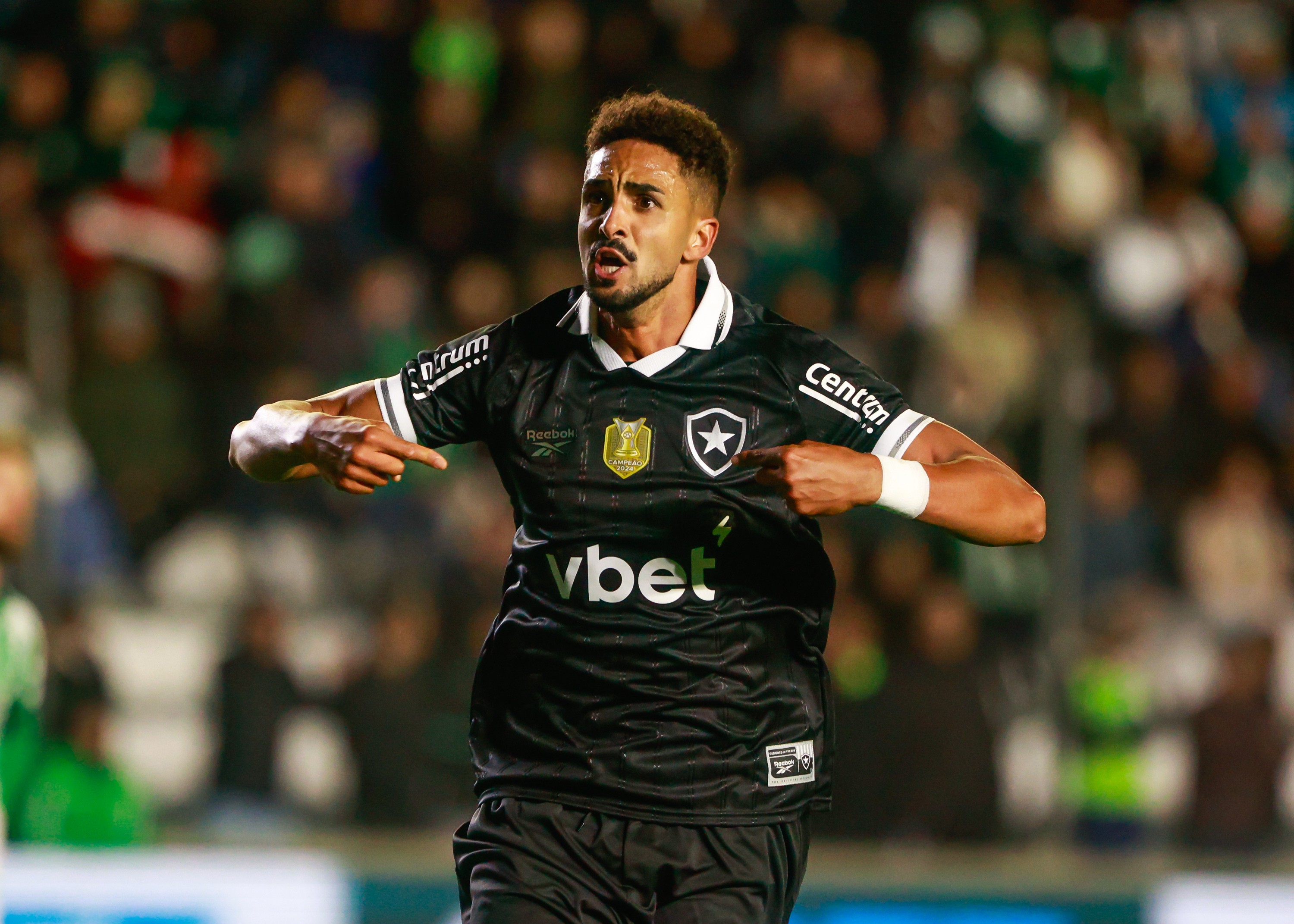 Herói do Botafogo, Chris Ramos celebra estreia com vitória e dois gols: "Mostrar por que vim ...