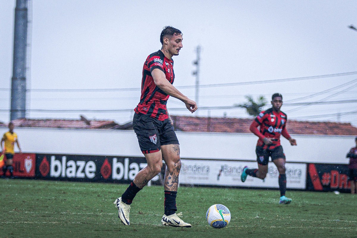 Após primeiro gol, Derek projeta sequência no time do Atlético-GO ...