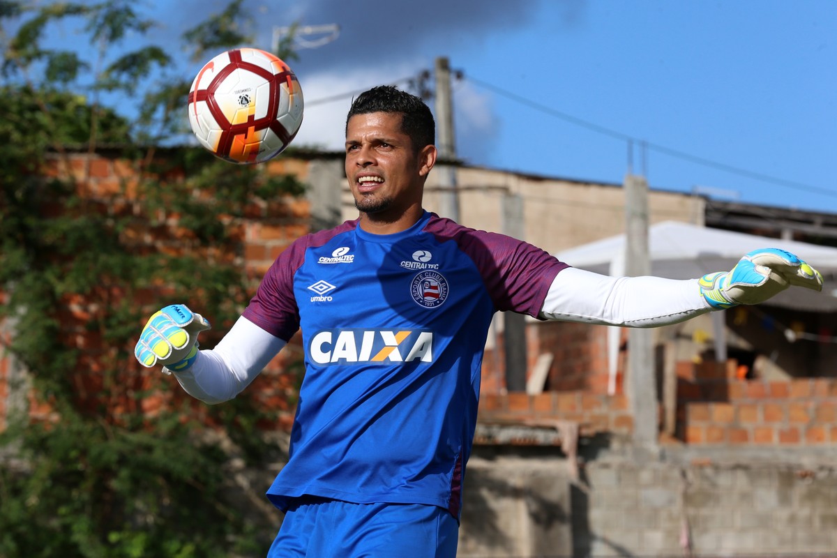 Treinando faltas e com contrato acabando, Anderson quer colocar dúvida ...