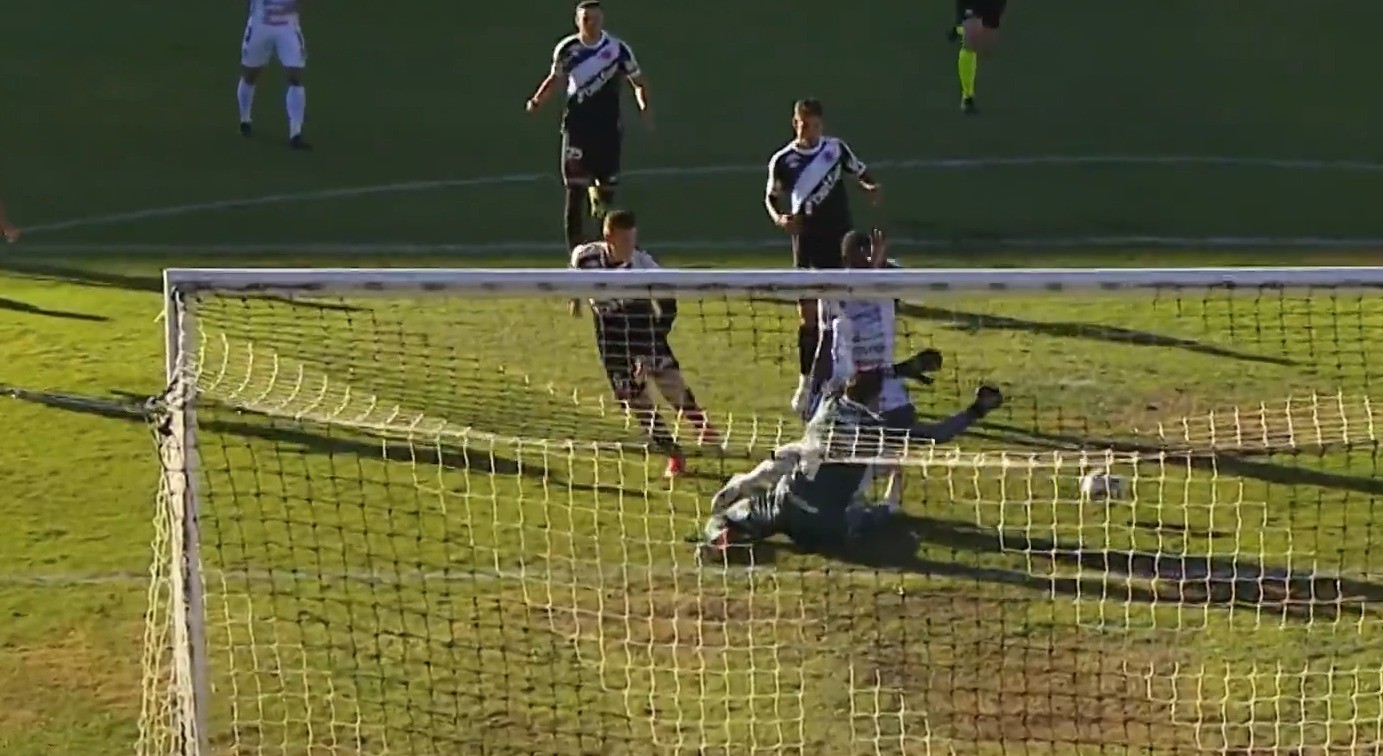 Operário-PR x Vasco: Daronco anula pênalti após consulta do VAR | Ge