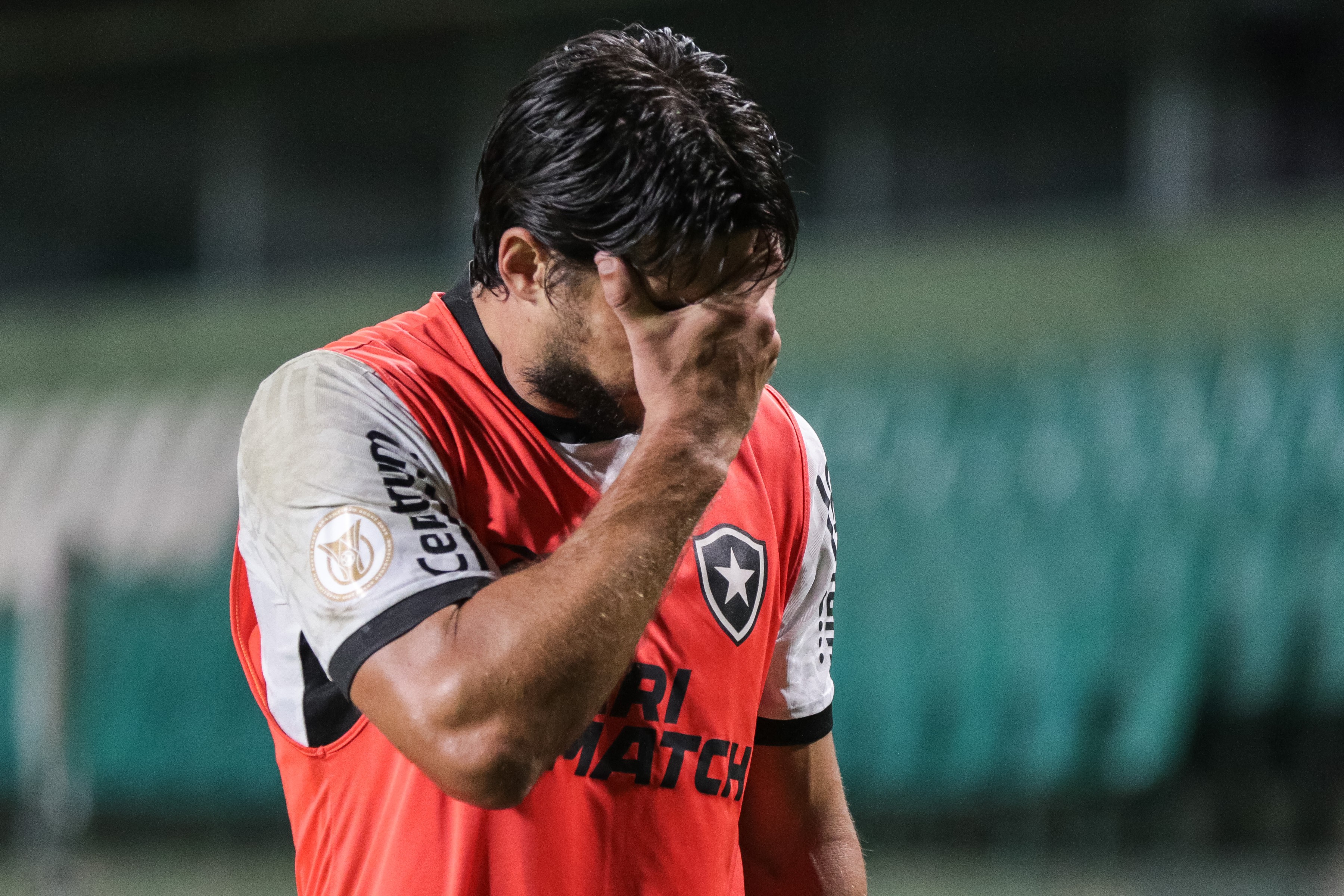 Gabriel Pires não fica no Botafogo e retorna ao Benfica | Ge