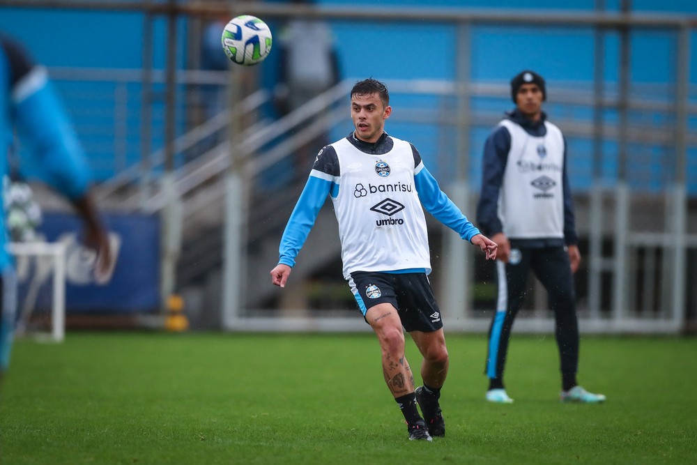 Grêmio: Carballo passará por cirurgia no Uruguai para corrigir lesão no ...