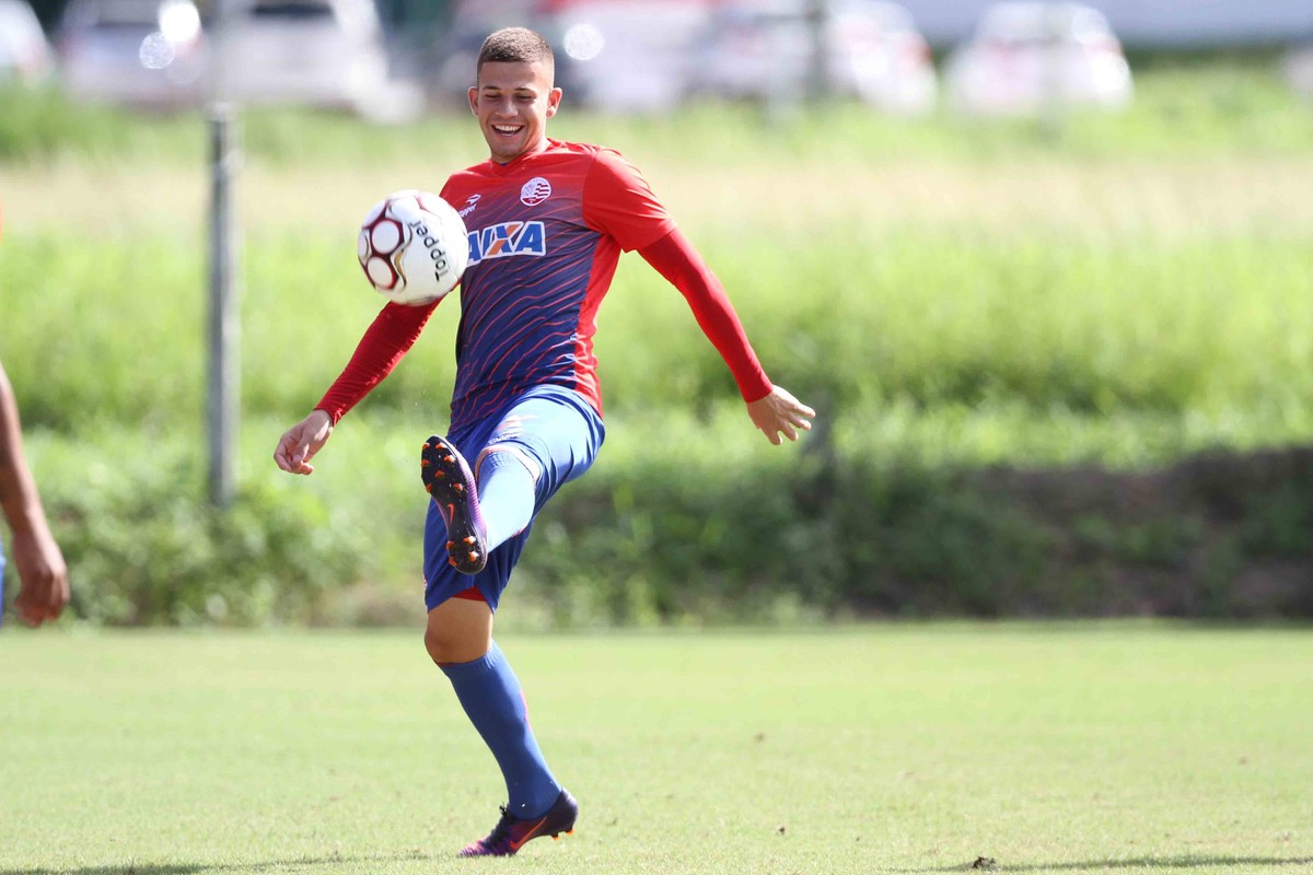 Jobson é regularizado e pode estrear pelo Náutico contra o Guarani ...