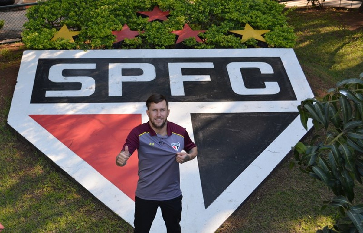 Por documentação, Jonatan Gomez fica fora de treino do São Paulo | Ge