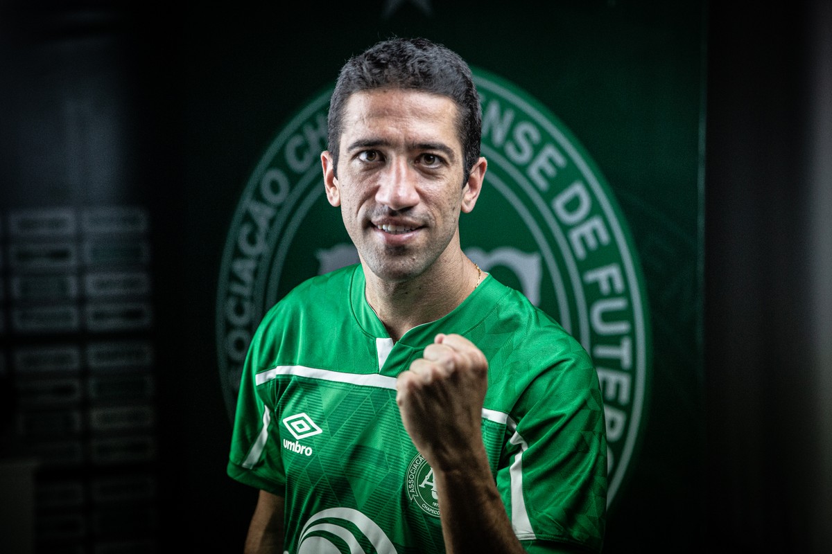 Chape oficializa contratação de Evandro para disputa da Série B ...