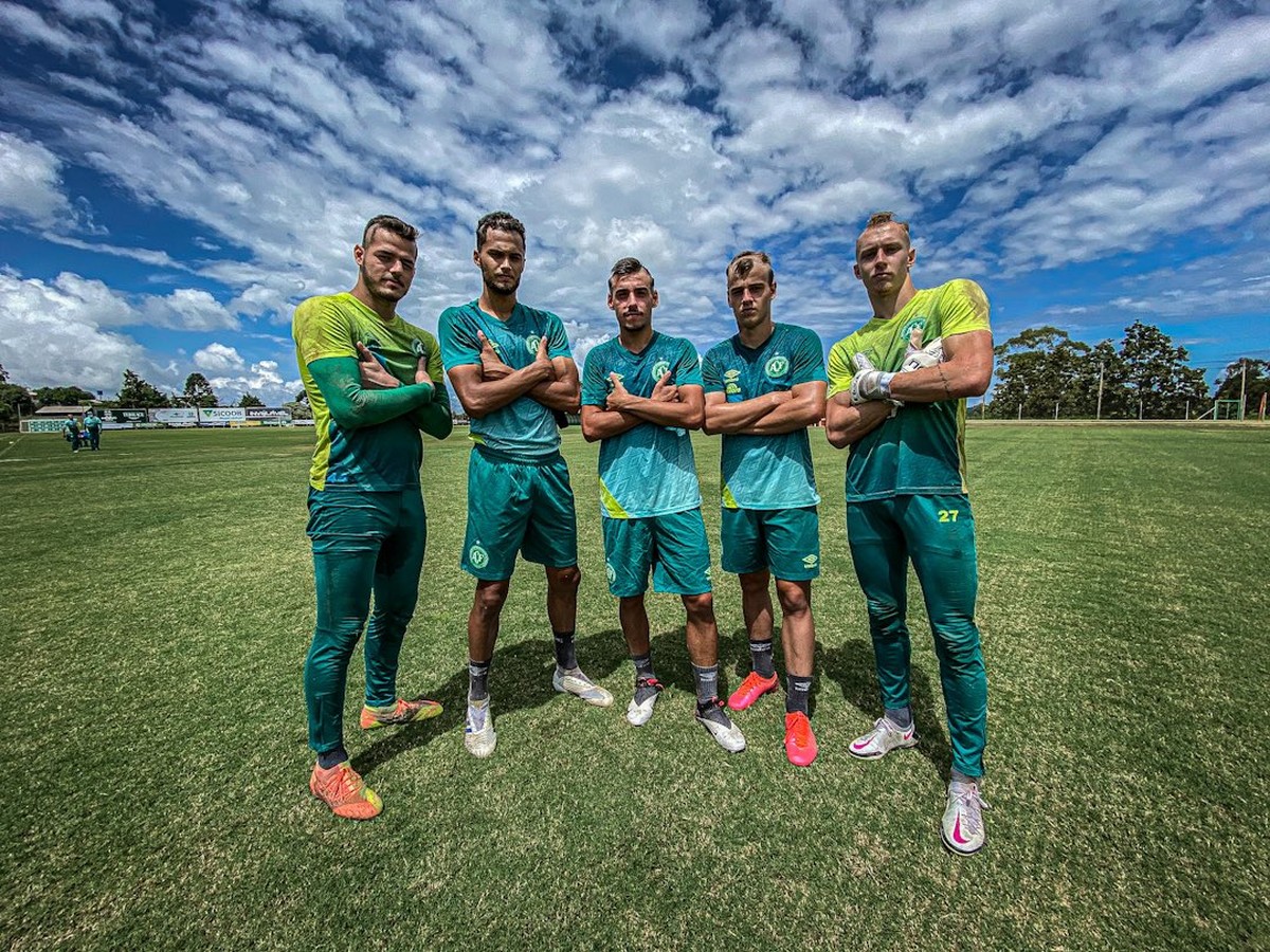 Integrados ao profissional da Chapecoense, jogadores da base passam por ...